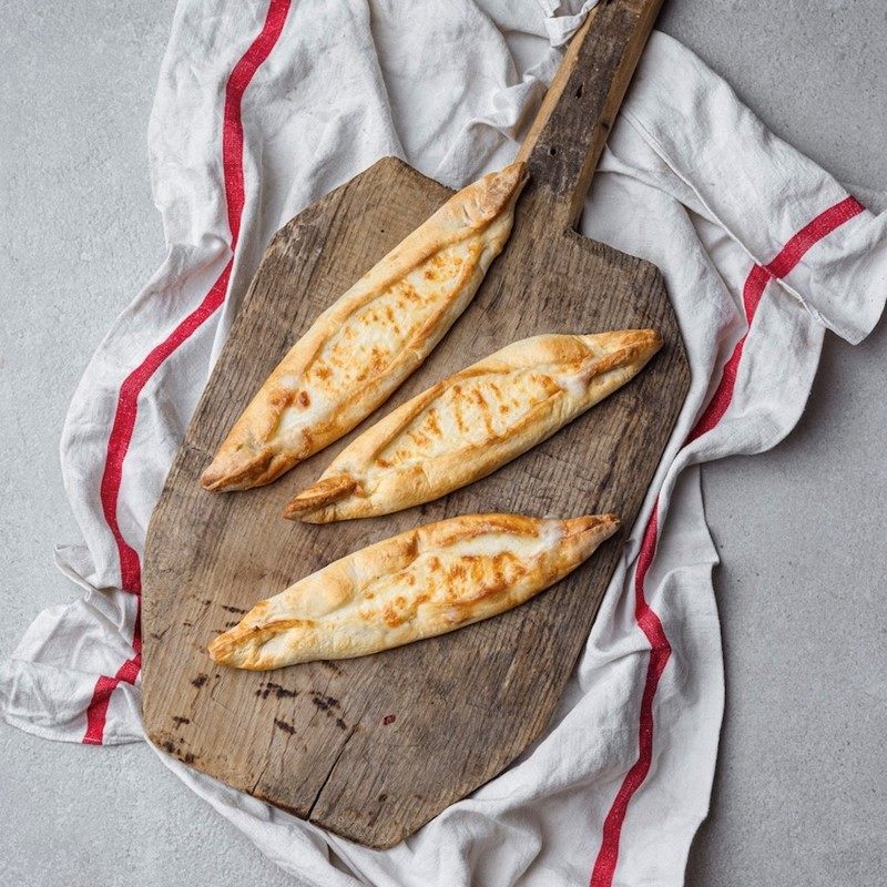 Cheesy Garlic Pide | delicedefrance
